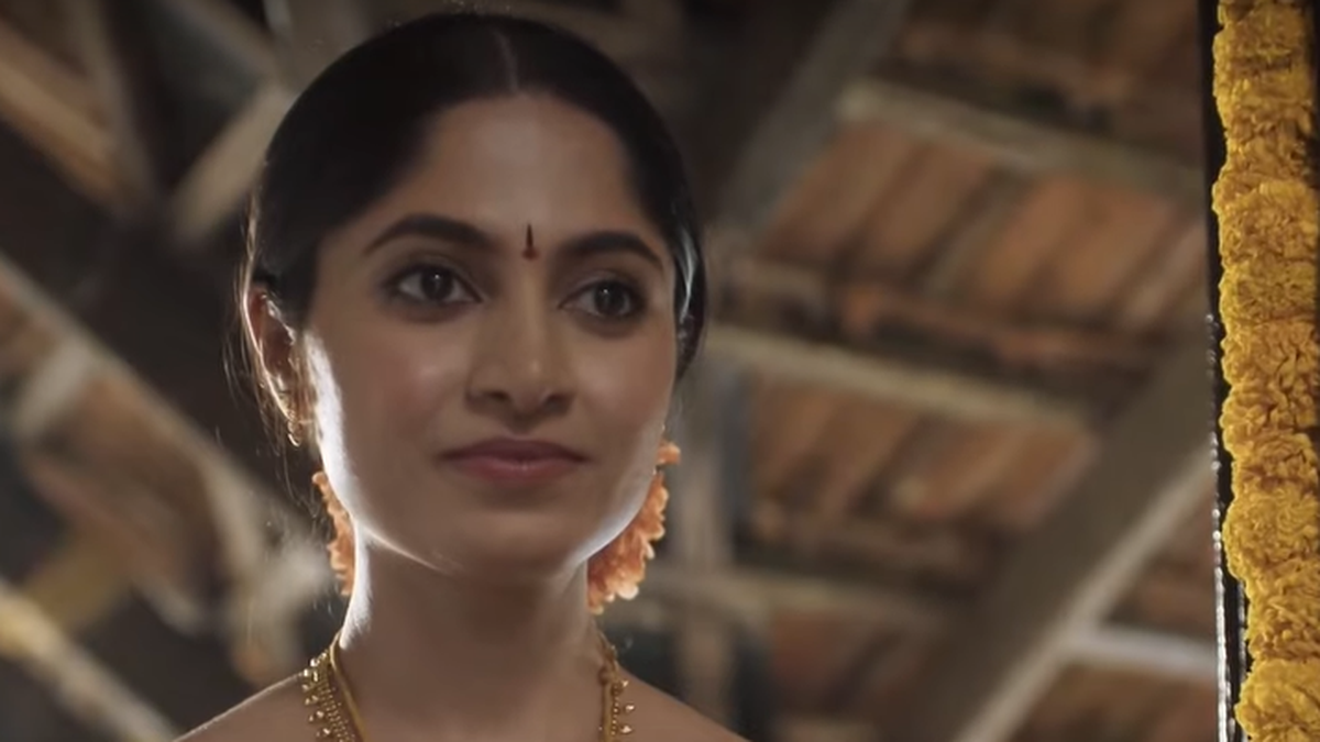 ‘Ayyana Mane’ series review: Khushee Ravi anchors this passable murder mystery - The Hindu